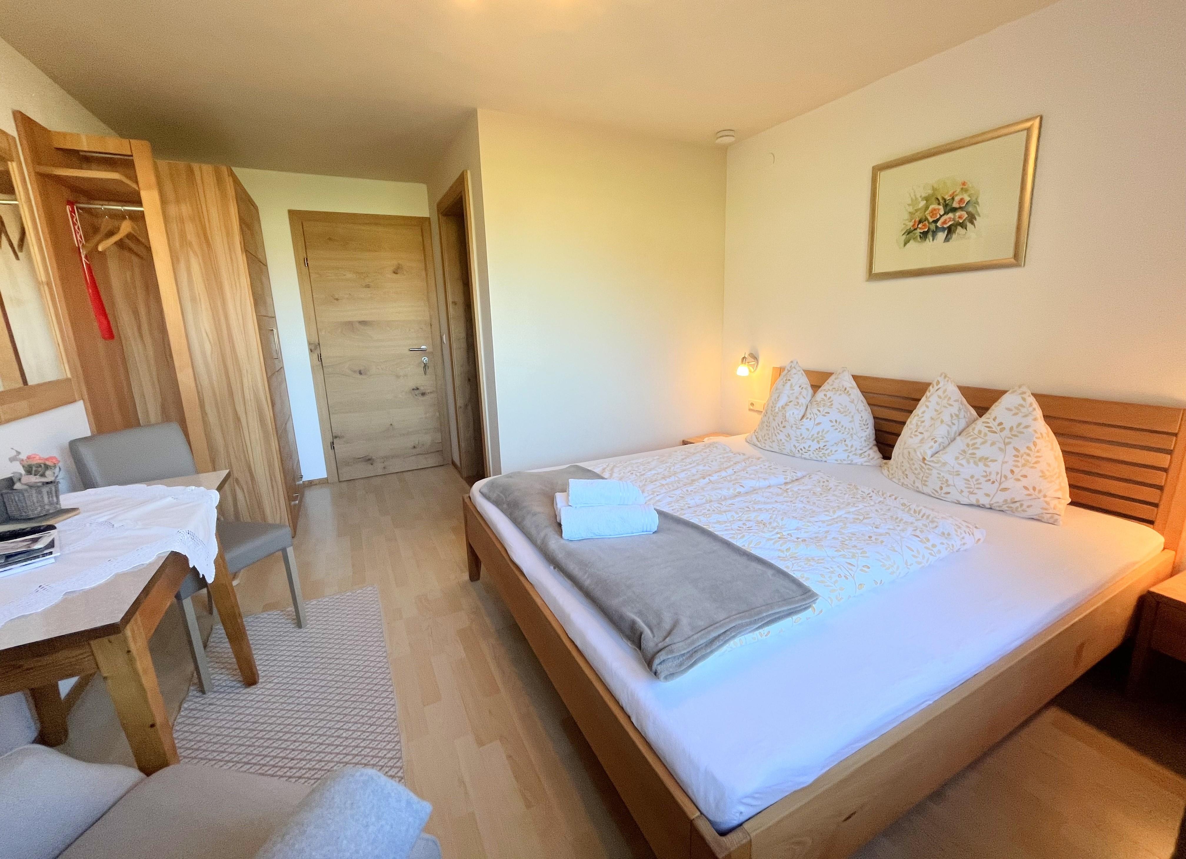 Haus Brunner - Doppelzimmer Nr. 5 (1. Stock) in Buch In Tirol, Tirol ...